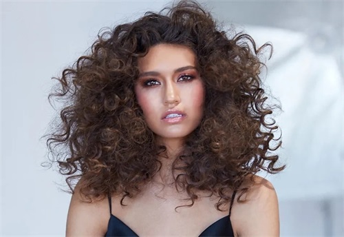 How To Catch The Disco Curls Trend?,Hair Style